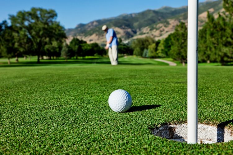 How to Master Chipping in Golf | Skillest